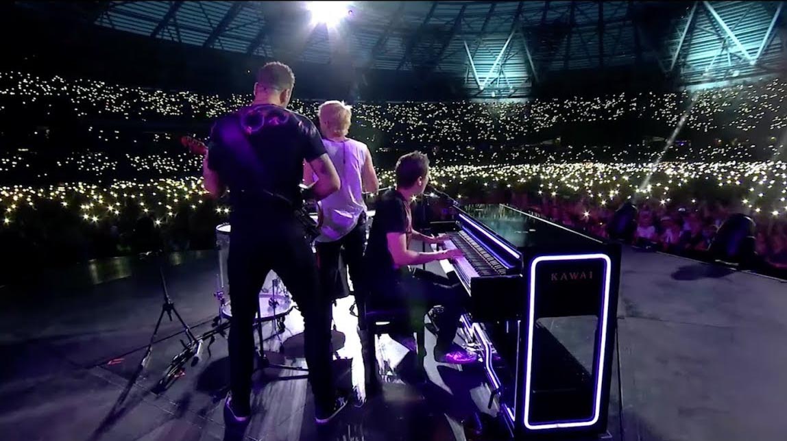 FloppyFlex on Muse World Tour - Firefly Lighting - Commercial Grade ...